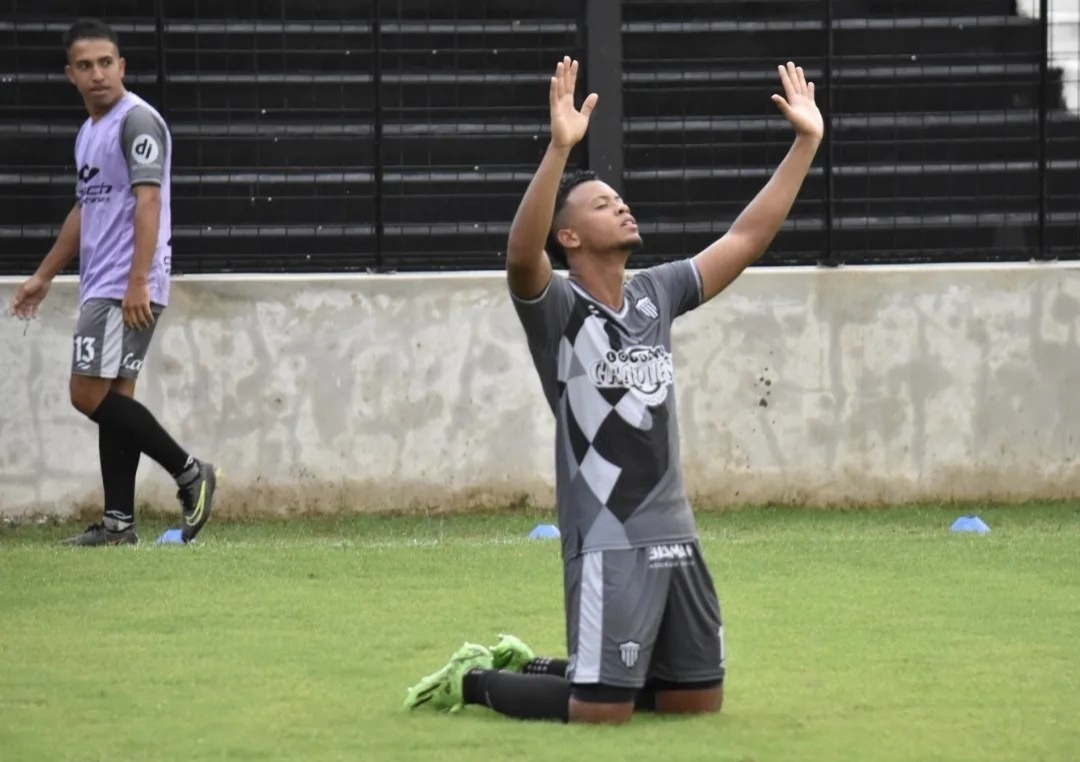 Osorio también se desvinculó de For Ever – Sport Chaco